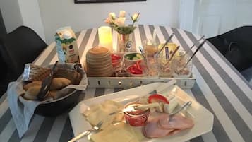 Pequeno-almoço inspirado na cozinha local diário (75 DKK por pessoa)