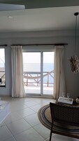 Quarto superluxo, sacada, vista para o mar | Área de estar