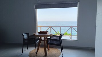 Quarto luxo, vista parcial para o mar | Camas Select Comfort, frigobar, cofres nos quartos