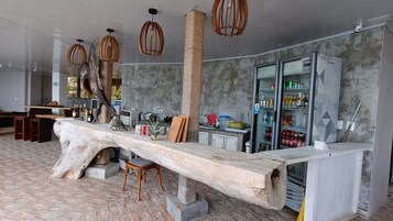 Bar à beira da piscina