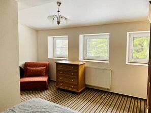 Quarto quádruplo, para não fumantes | Wi-Fi de cortesia, roupa de cama