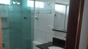 Suite | Casa de banho | Um polibã, toalhas fornecidas