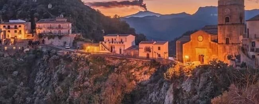 The Seven Views Holiday House - Nizza di Sicilia