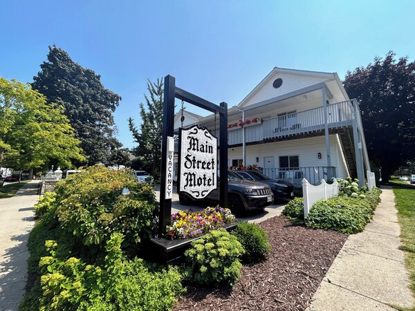 Main Street Motel - Egg Harbor, WI