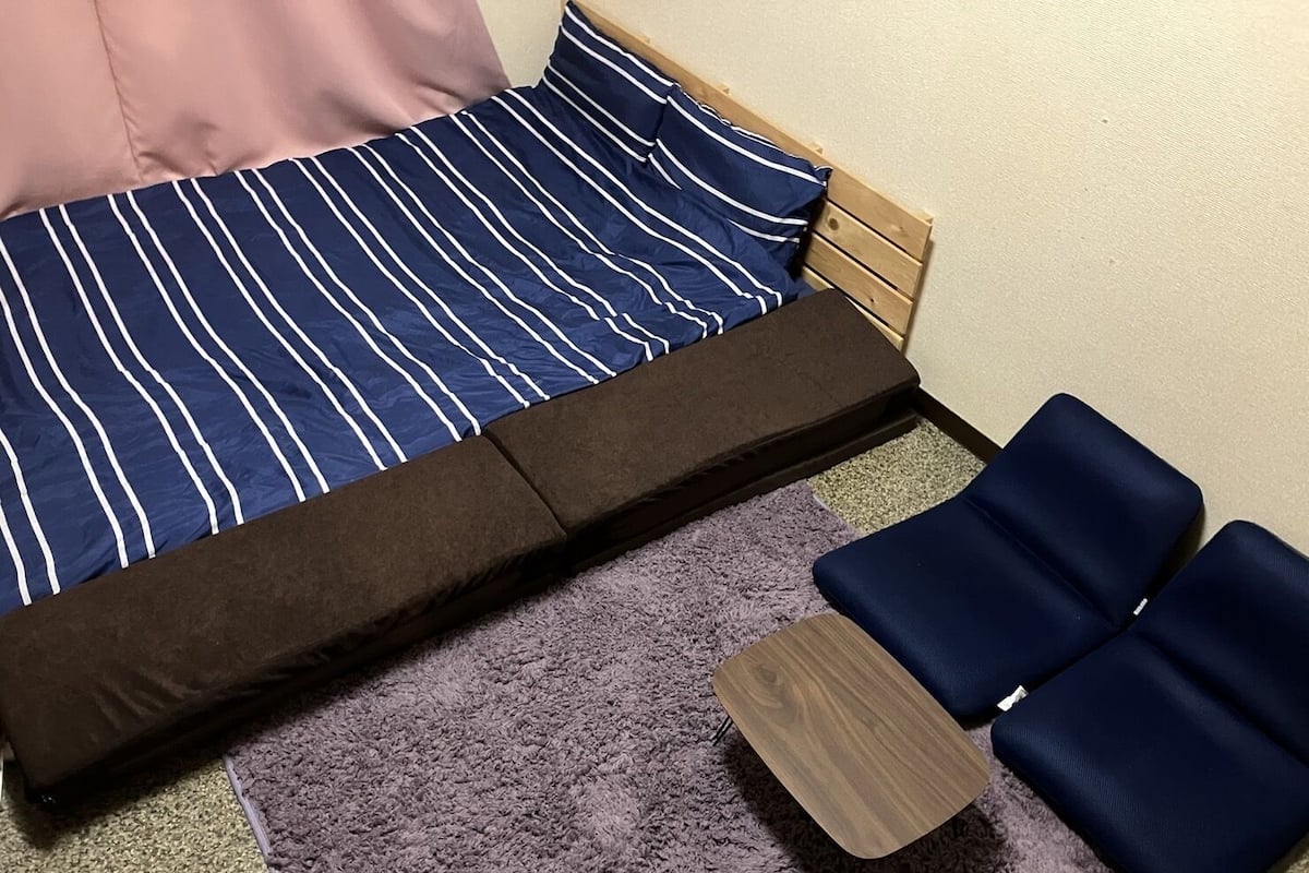 Quarto econômico (305) | 1 quarto, escrivaninha, cortinas blackout, ferros/tábuas de passar roupa