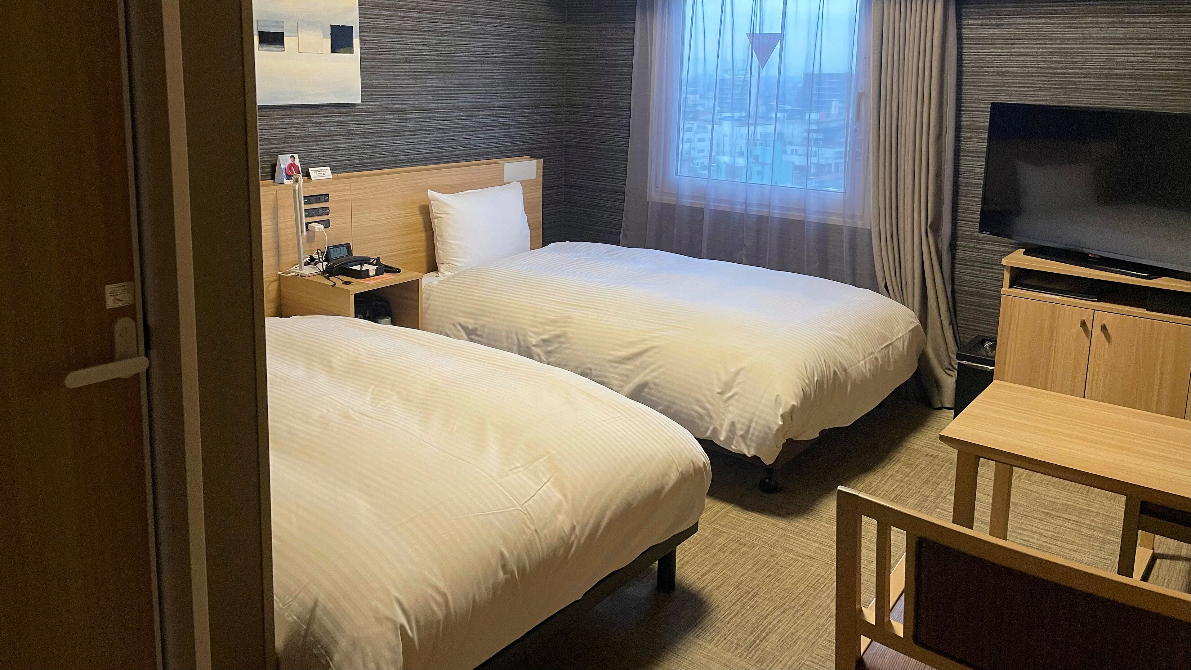 Escrivaninha, Wi-Fi de cortesia, roupa de cama