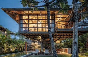 Treehouse C with private pool | Minibar, cofre no quarto