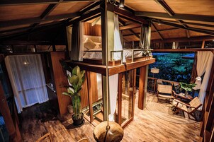 Treehouse Ficus | Minibar, cofre no quarto