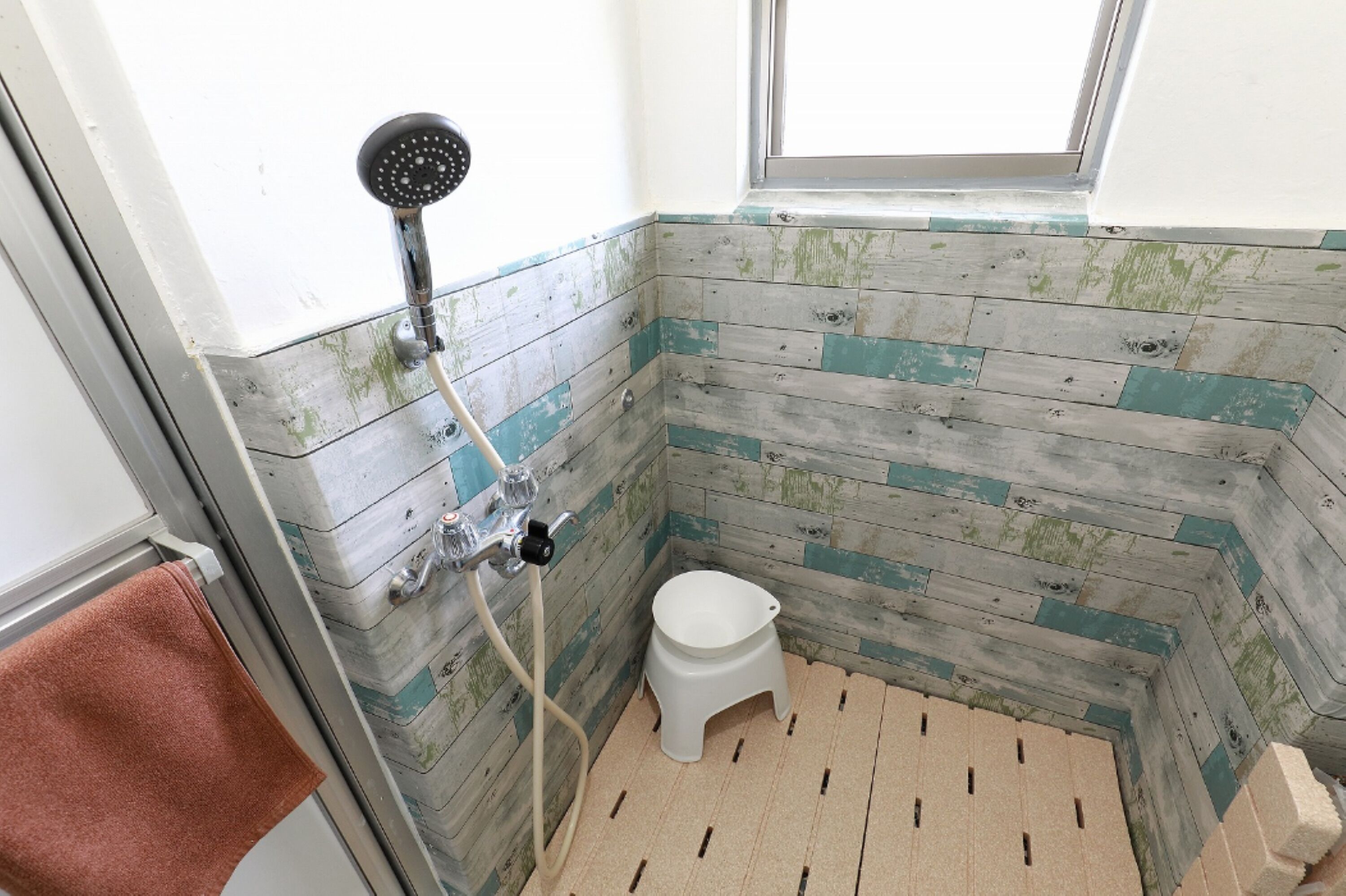 Apartamento, 1 quarto | Casa de banho | Um polibã, artigos de higiene pessoal grátis, um secador de cabelo 