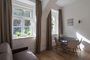 Quiet, Relaxing Studio close to Belvedere | Sala de estar | Smart TV 42 polegadas com canais digitais, TV