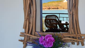 Apartamento Básico, 2 quartos, vista para a praia | Sala de estar | Televisor de ecrã plano de 25 polegadas com canais digitais, televisor