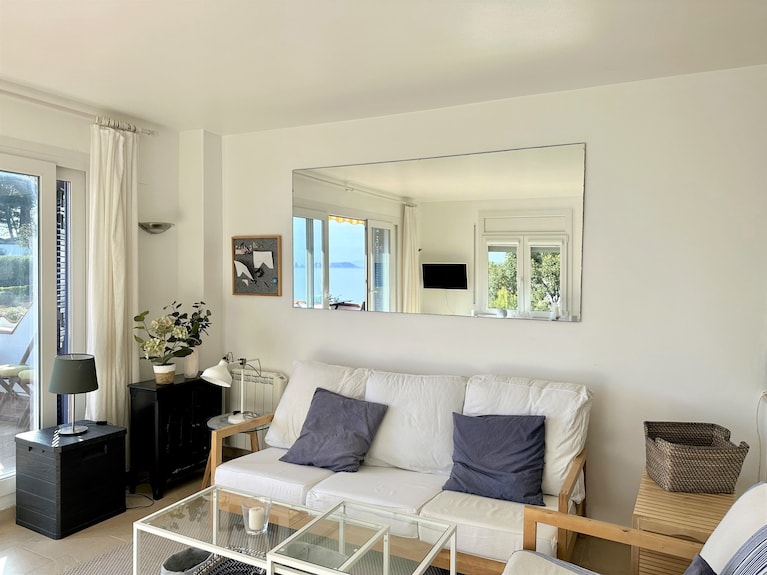 Apartment With Sea Views 500 Meters From The Beach. 6 People. - Begur