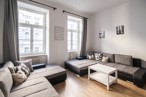 Gigantic City Apartment | Sala de estar