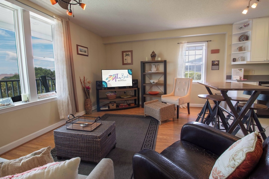 Steps From Center Street W/ River Views And Pool~ Palm Cove - James Island, SC