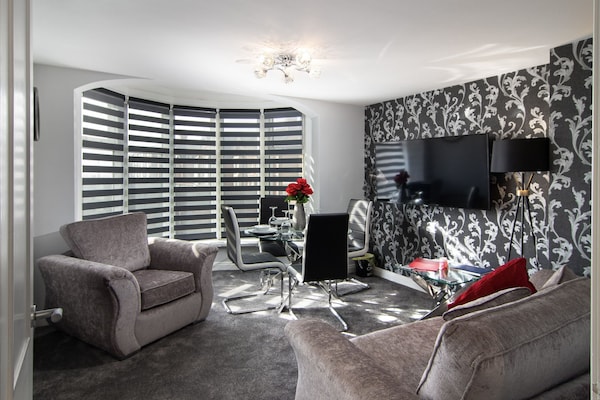 2 Bedrooms Sleeps 6 Near Top Blackpool Attractions - Blackpool