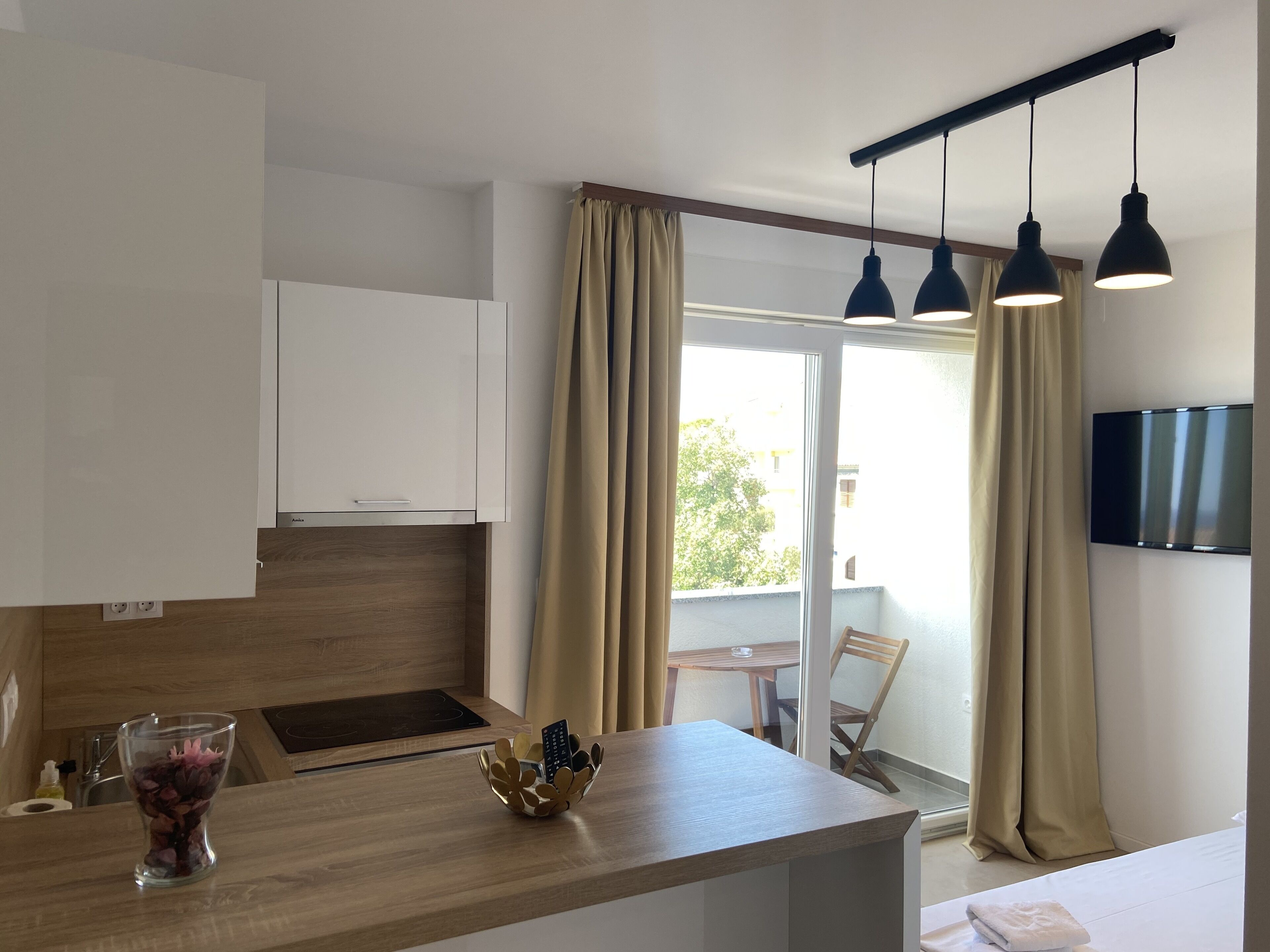 Apartamento clássico, 1 quarto, sacada | Cozinha compartilhada | Geladeira, fogão, cooktop, lava-louças