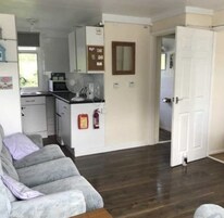 Chalé | Área de estar | TV 30 polegadas com canais digitais