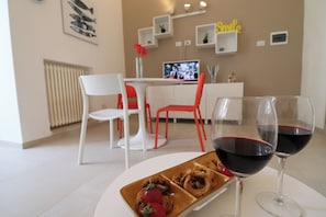 Casa, 1 quarto, terraço, vista para a cidade | Sala de jantar