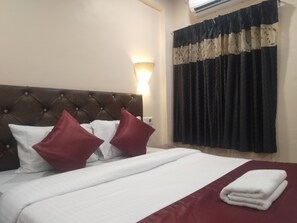 Quarto Deluxe | Secretária, quartos insonorizados, camas desdobráveis, Wi-fi grátis