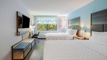 Quarto, 2 camas queen-size | Roupa hipoalergénica, secretária, ferro/tábua de engomar, Wi-fi grátis