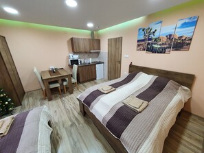 Estúdio família | Cozinha americana privada | Geladeira, micro-ondas, cooktop, máquina de café expresso