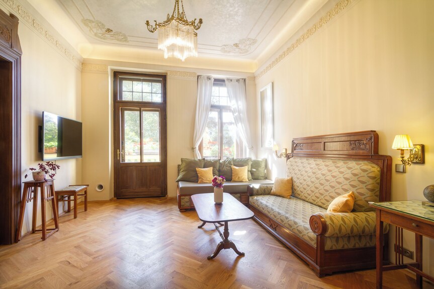 Art Nouveau Beauty - Praga