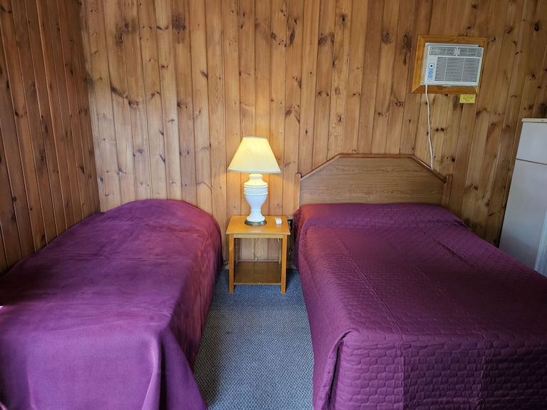 The Gold Eagle Cottage 16 - Lake George, NY