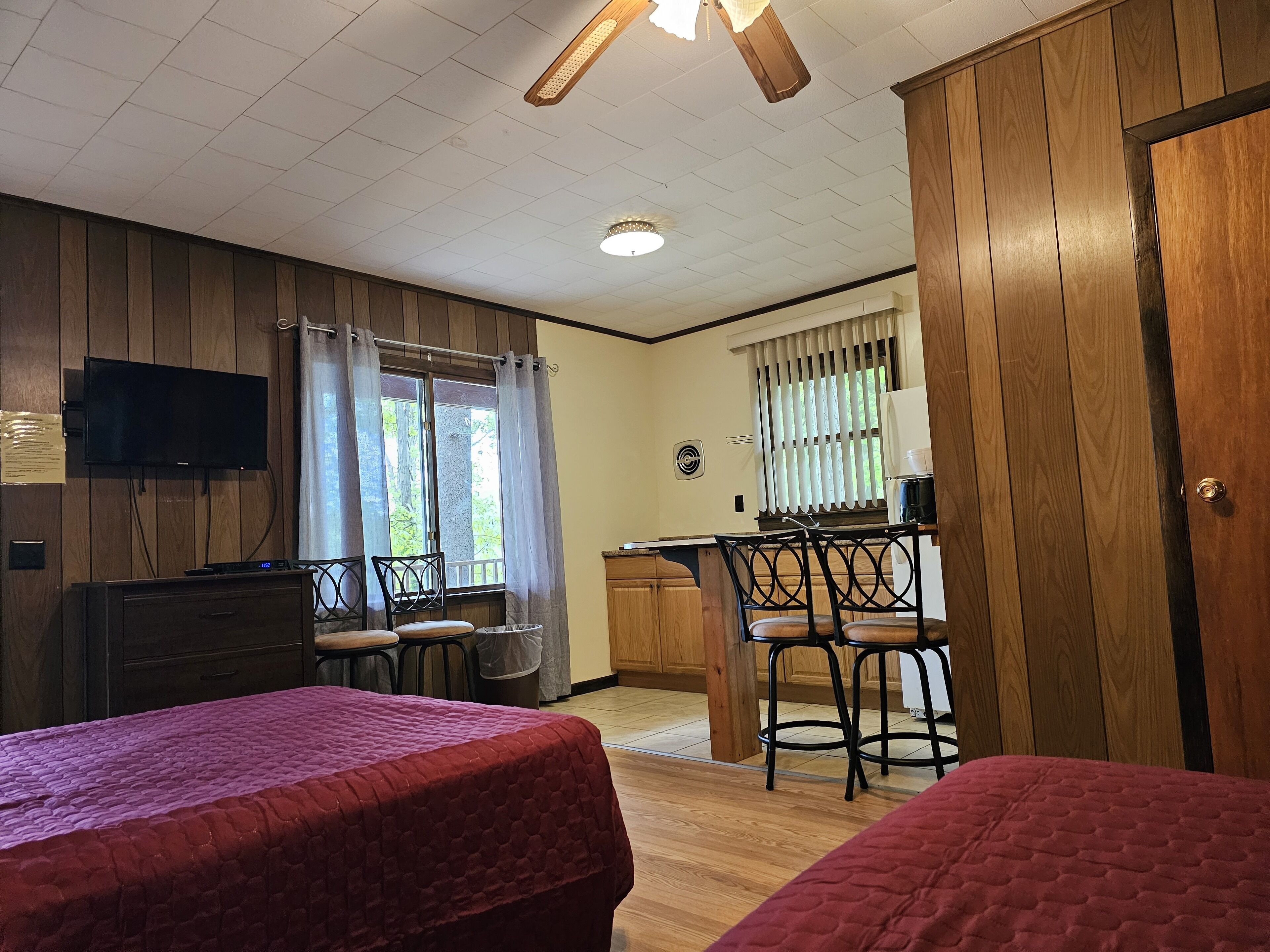 The Gold Eagle Cottage 15 - Lake George, NY