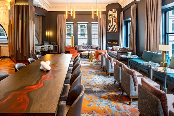 Serve almoço e jantar