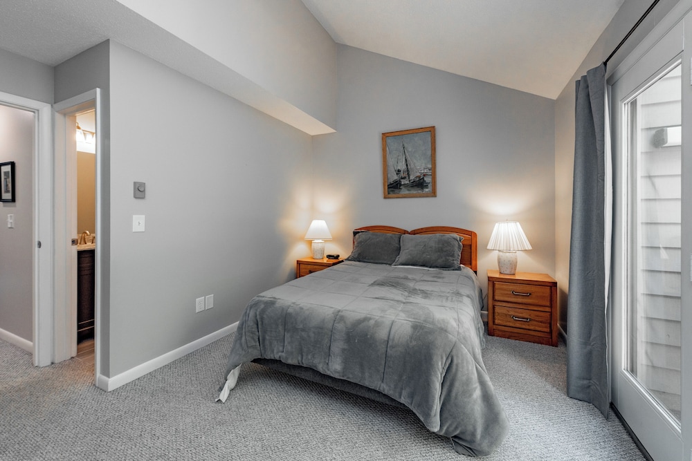 Ski In / Ski Out Townhome W / Bain ��� Remous Et Cheminée à Bois, Près De Wisp Resort! - Deep Creek Lake, MD