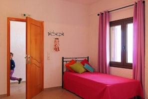 Quarto Triplo Comfort | Secretária, quartos insonorizados, ferro/tábua de engomar 