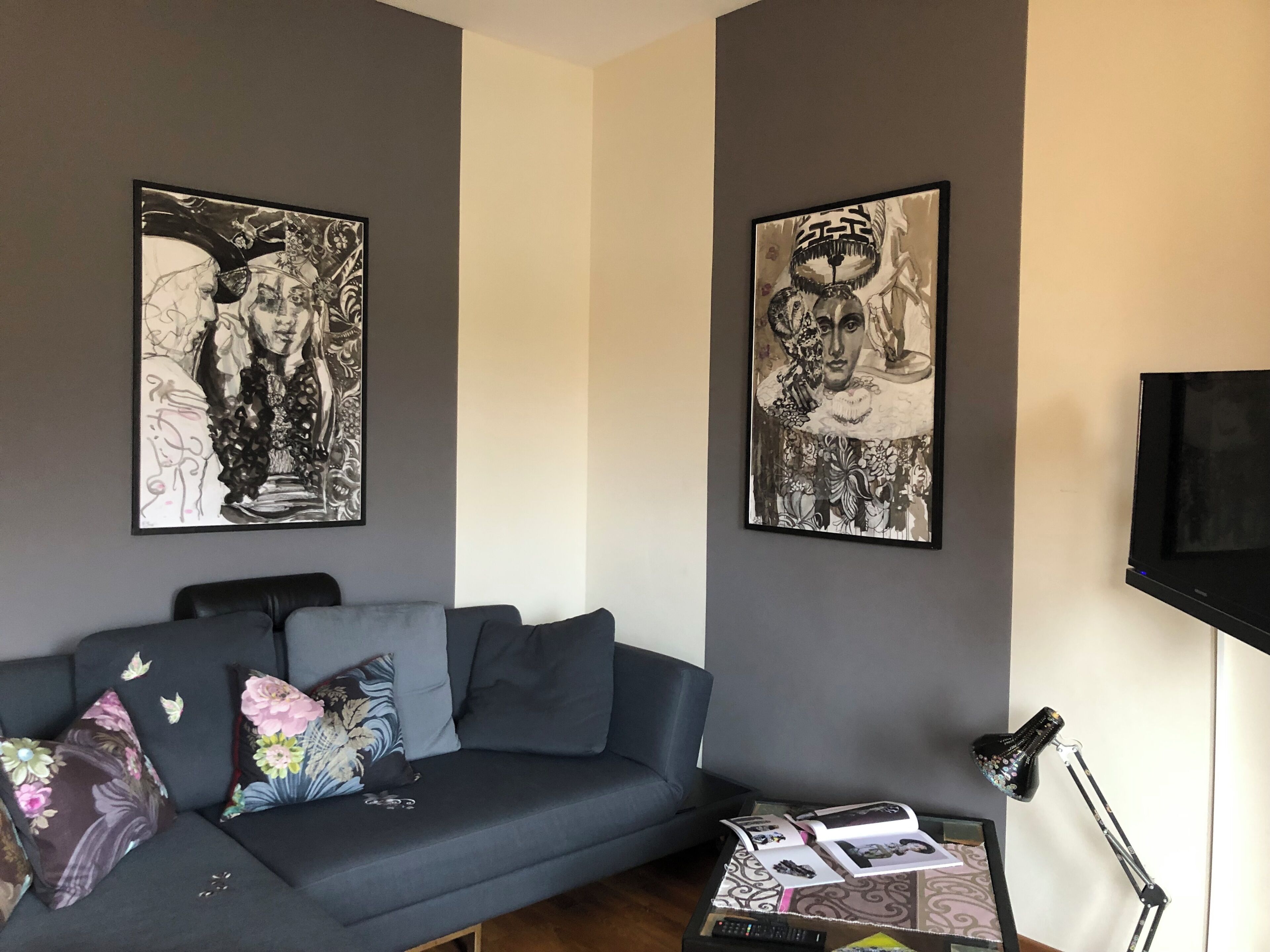 Apartamento Superior, varanda | Sala de estar | Televisor de ecrã plano de 40 polegadas com canais via satélite 