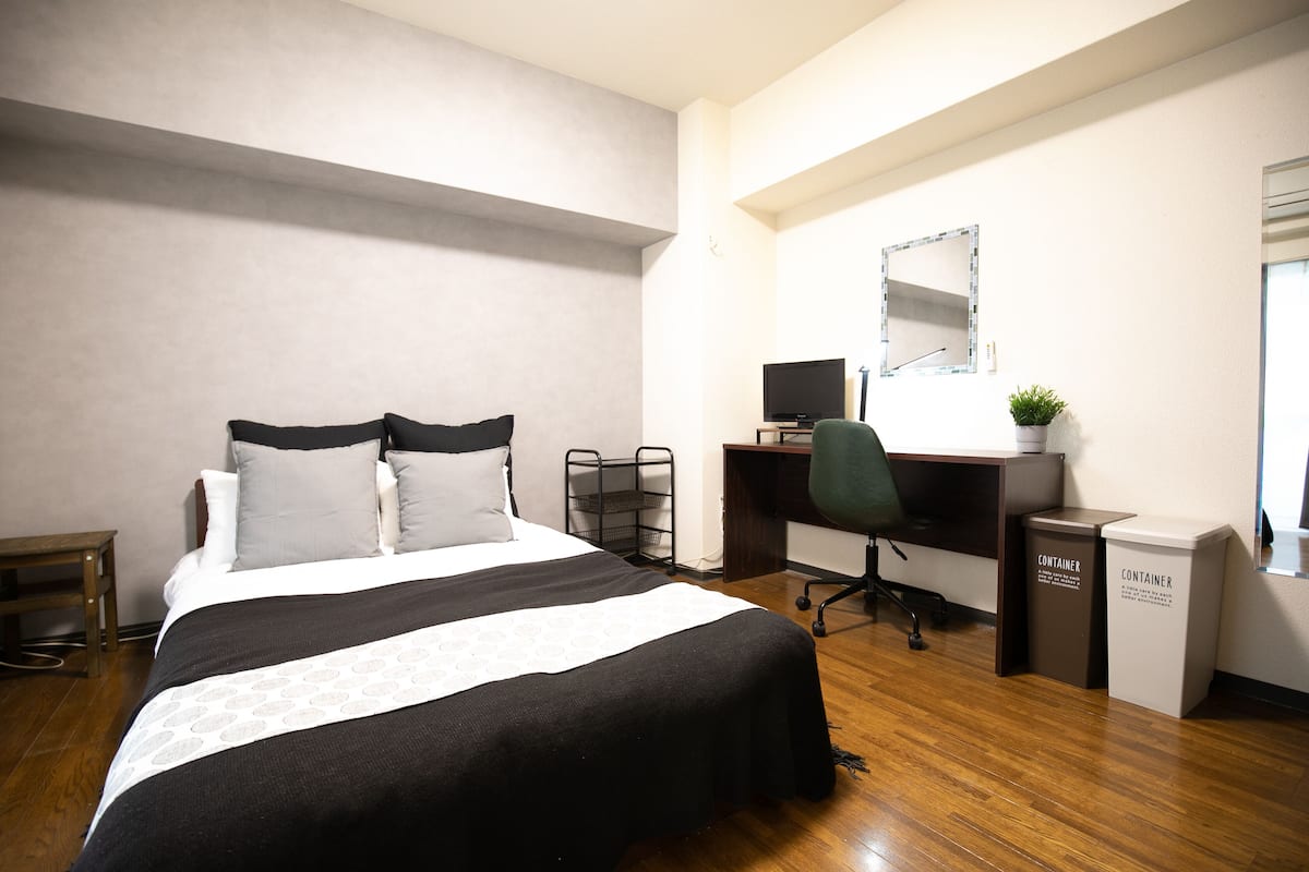 Apartamento Standard (Large Single Bed) | Secretária, ferro/tábua de engomar, Wi-fi grátis