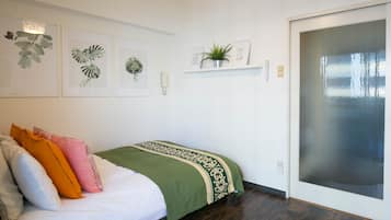 Apartamento Standard (Large Single Bed) | Secretária, ferro/tábua de engomar, Wi-fi grátis