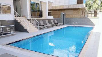 Piscina exterior sazonal