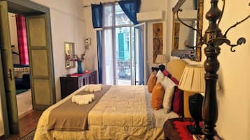 Apartamento, 3 quartos, sacada, vista para a cidade | 3 quartos, ferros/tábuas de passar roupa, roupa de cama