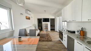 Apartamento (Apartments Boomerang - Two Bedroom Ap) | Refeições no quarto