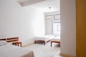 Quarto Quádruplo, várias camas | Wi-fi grátis, roupa de cama fornecida 