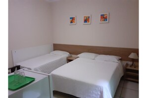 Internet com fios grátis, roupa de cama fornecida 