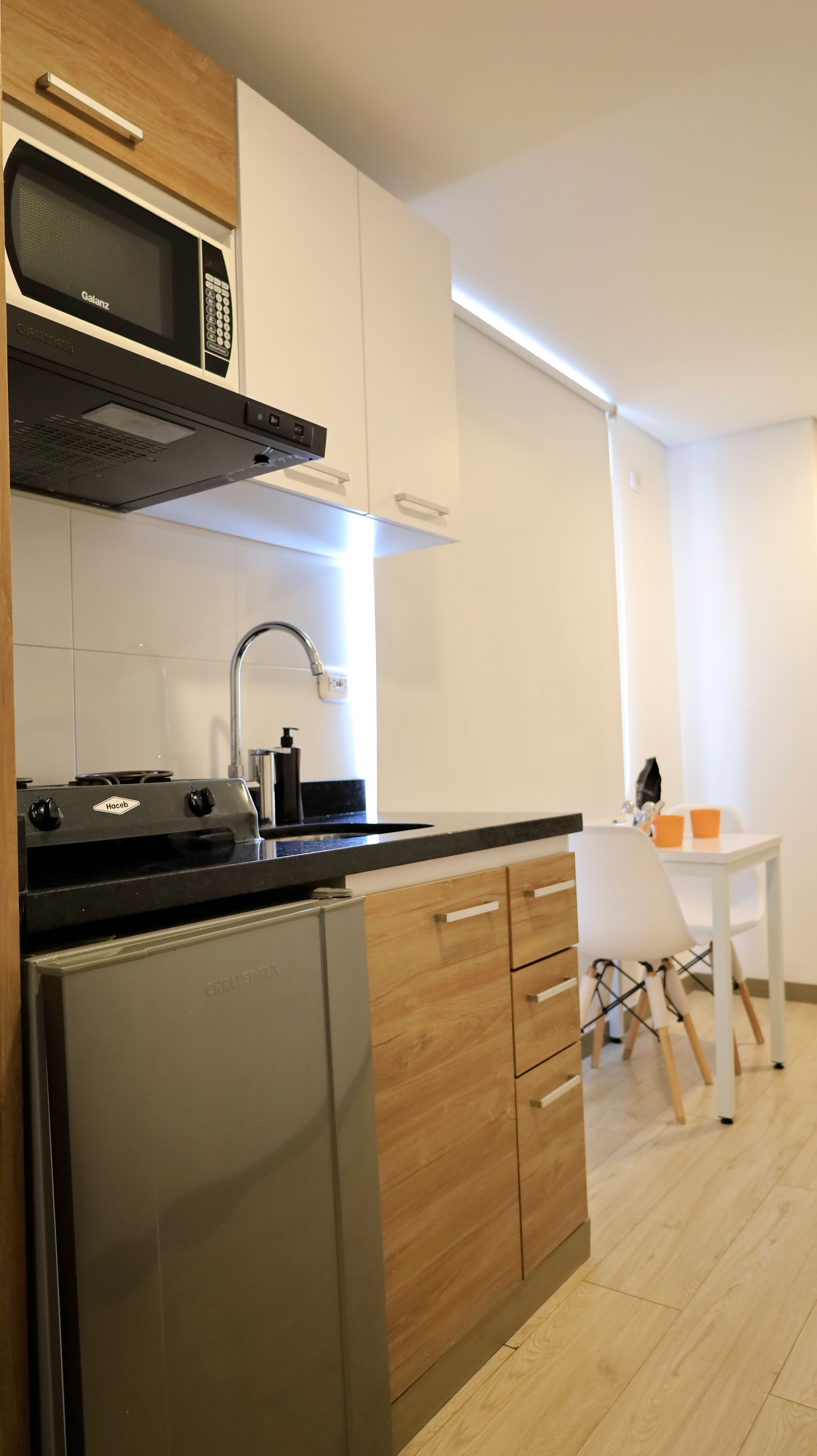 Estúdio premium | Escrivaninha, quartos à prova de som, Wi-Fi de cortesia, roupa de cama