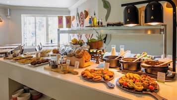 Pequeno-almoço inspirado na cozinha local diário incluído