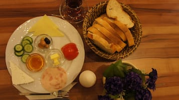 Café da manhã continental todos os dias mediante uma taxa