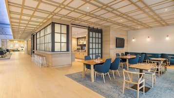 Café da manhã com buffet grátis todos os dias