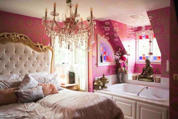 Pink Castle Bae-cation - Stillwater, MN