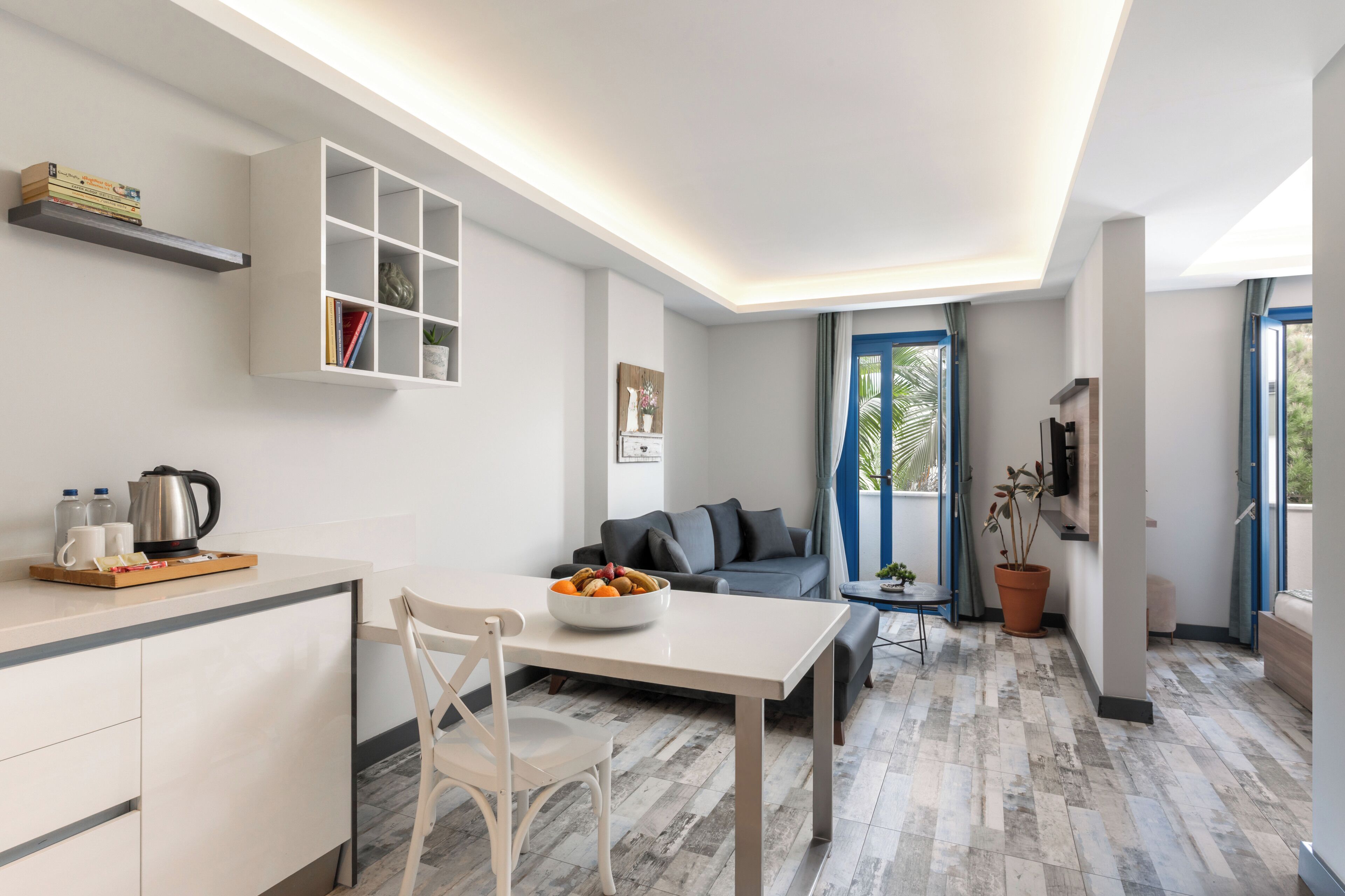 Roupas de cama premium, frigobar, cofres nos quartos