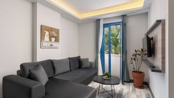 Quarto superior (4 Adults) | Roupas de cama premium, frigobar, cofres nos quartos