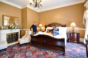 Quarto lua de mel | Individualmente mobiliados, cortinas blackout