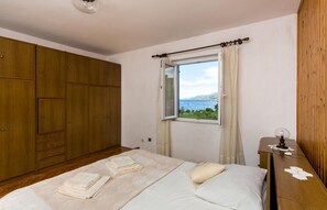Apartamento (Three Bedroom Apartment with Terrace) | 5 quartos, ferro/tábua de engomar, Wi-fi grátis 