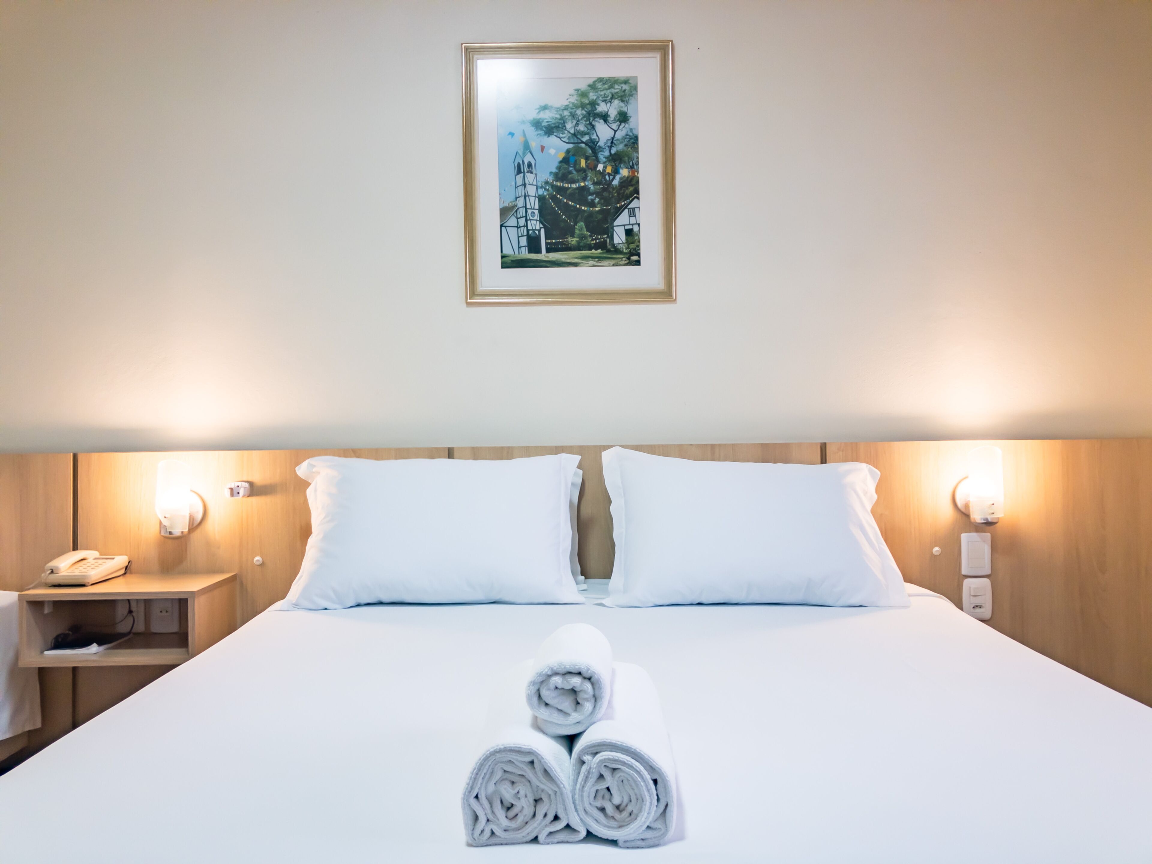 Quarto Triplo Deluxe | Minibar, secretária, quartos insonorizados, Wi-fi grátis 