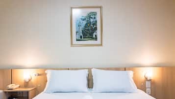 Quarto Triplo Deluxe | Minibar, secretária, quartos insonorizados, Wi-fi grátis